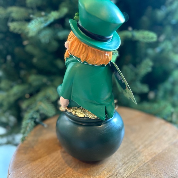 Lucky Lane | Holiday | Lucky Lane St Patricks Day Leprechaun Pot Of ...